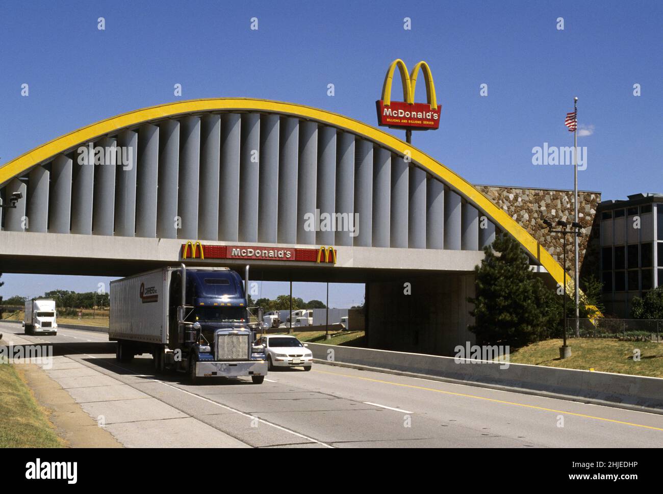 AMERICAN CAR CULTURE The biggest fast food restaurant Mc Donald in USA ...