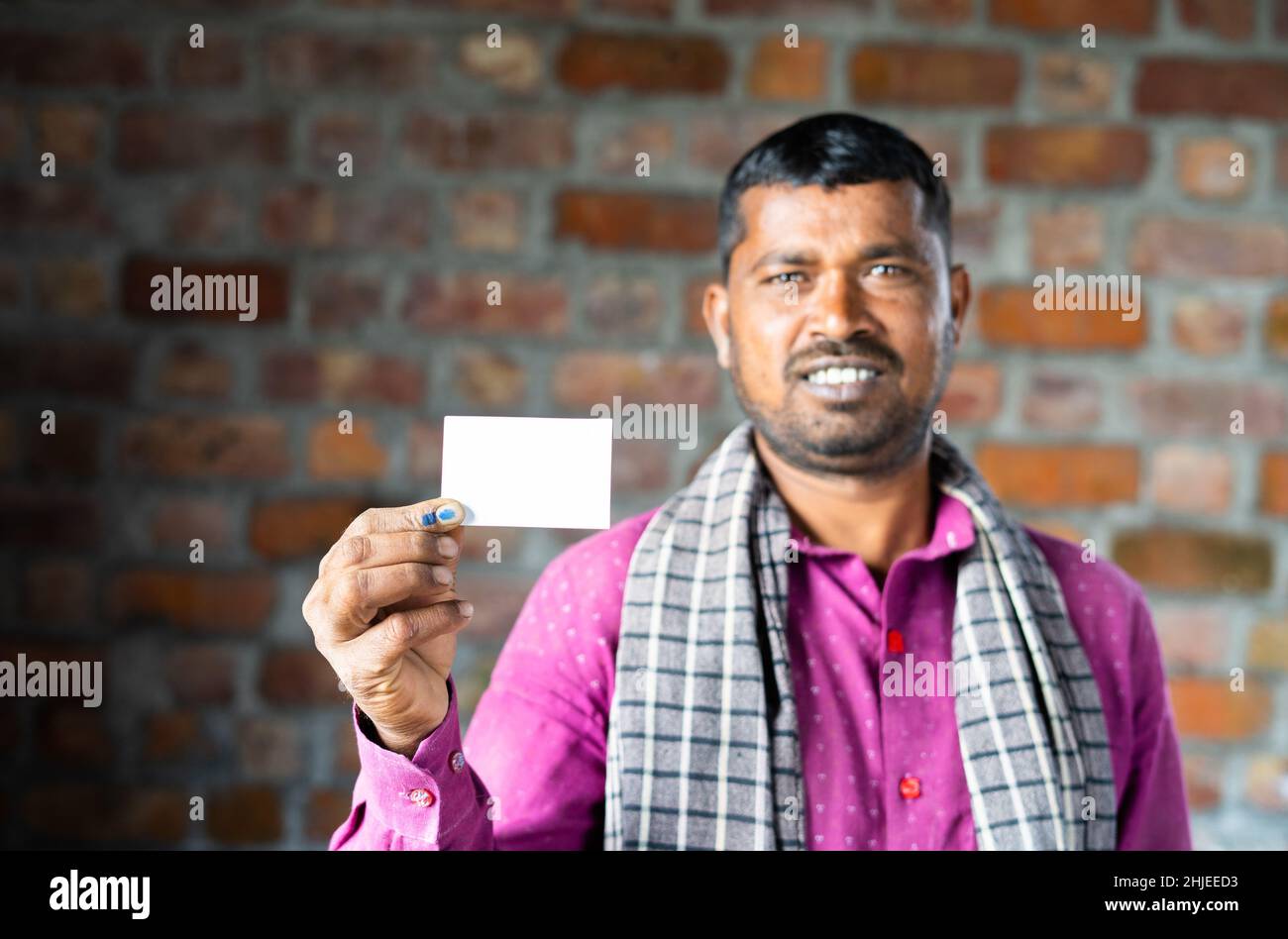 Focus on hand, Construction worker holding empty sign card at site ...