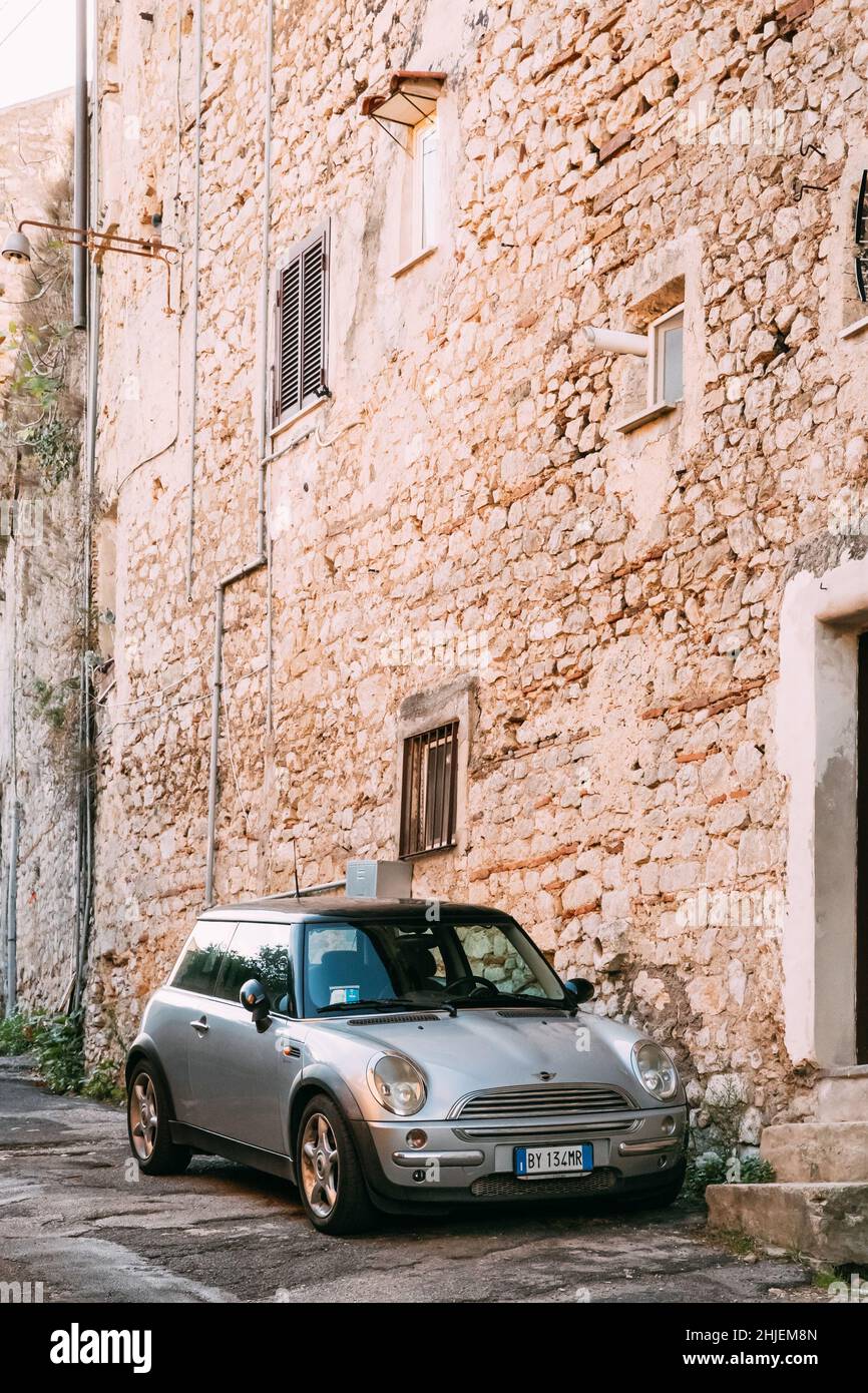 Front View Of Gray Color 2004 Mini One Hatch (pre-facelift model) Mini ...