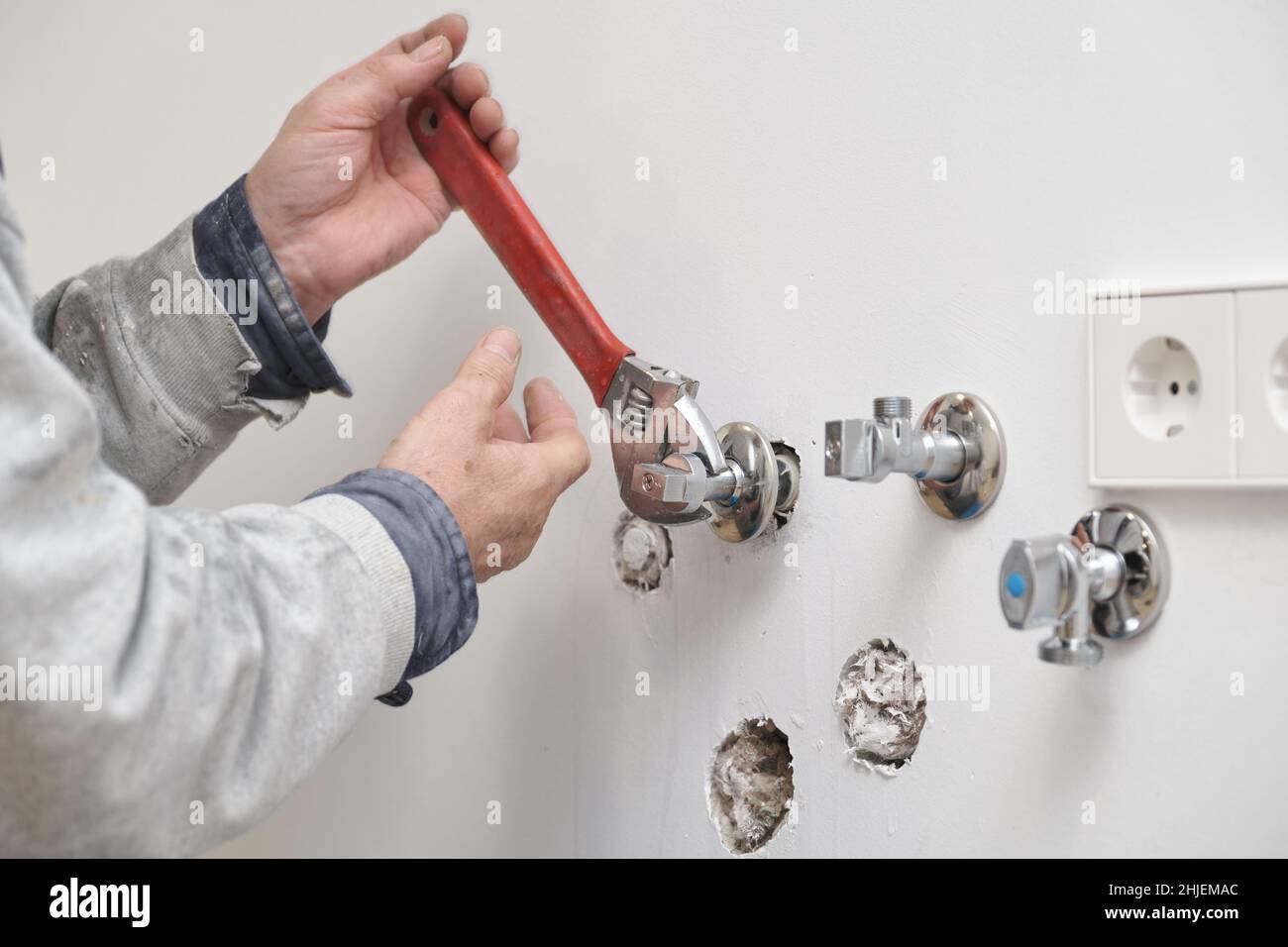 Plumbing fittings hi-res stock photography and images - Alamy