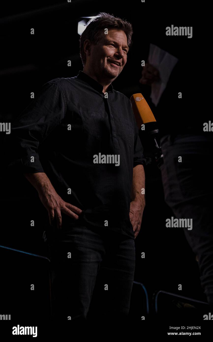 Robert Habeck, Vice-Chancellor of Germany, at the party conference ...