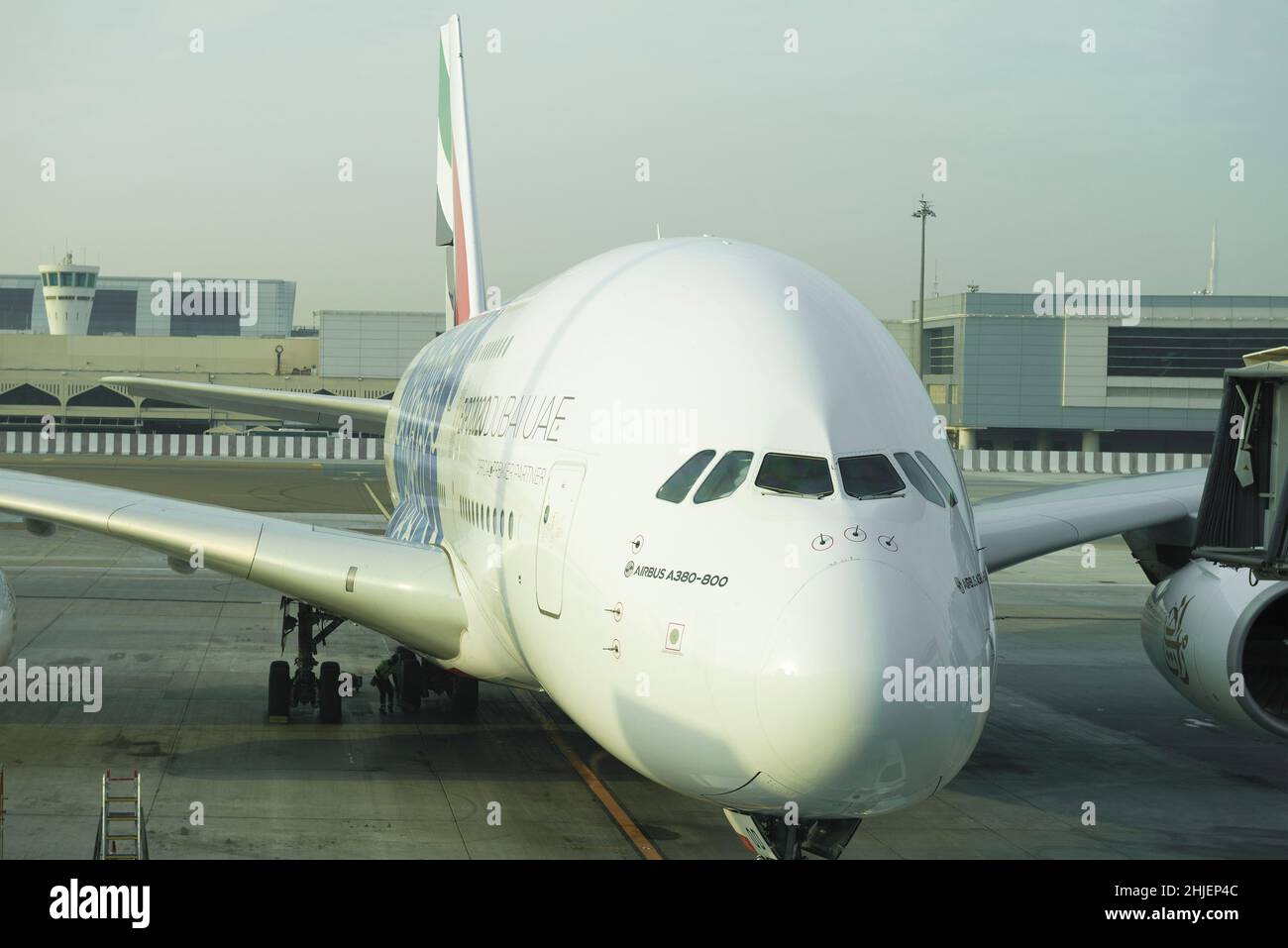 Aircraft emirates airbus a380 800 hi-res stock photography and images ...