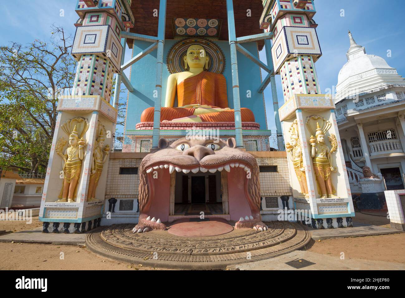 Buddhist maha vihara temple hi-res stock photography and images - Alamy