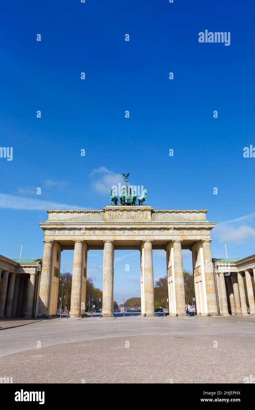 Gate vertical format hi-res stock photography and images - Alamy