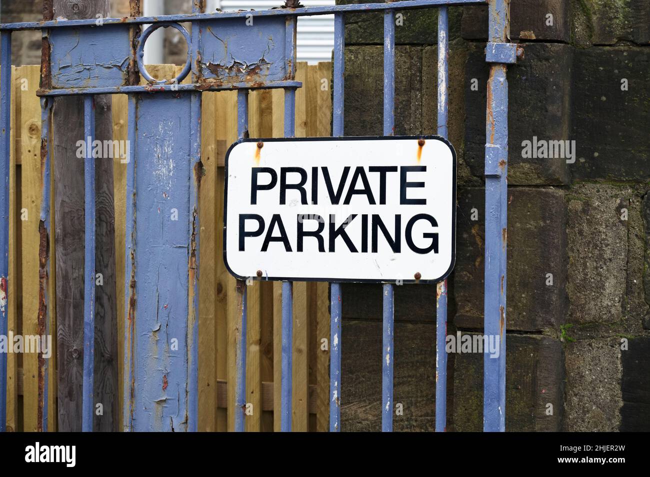 Private car park warning sign hi-res stock photography and images - Alamy
