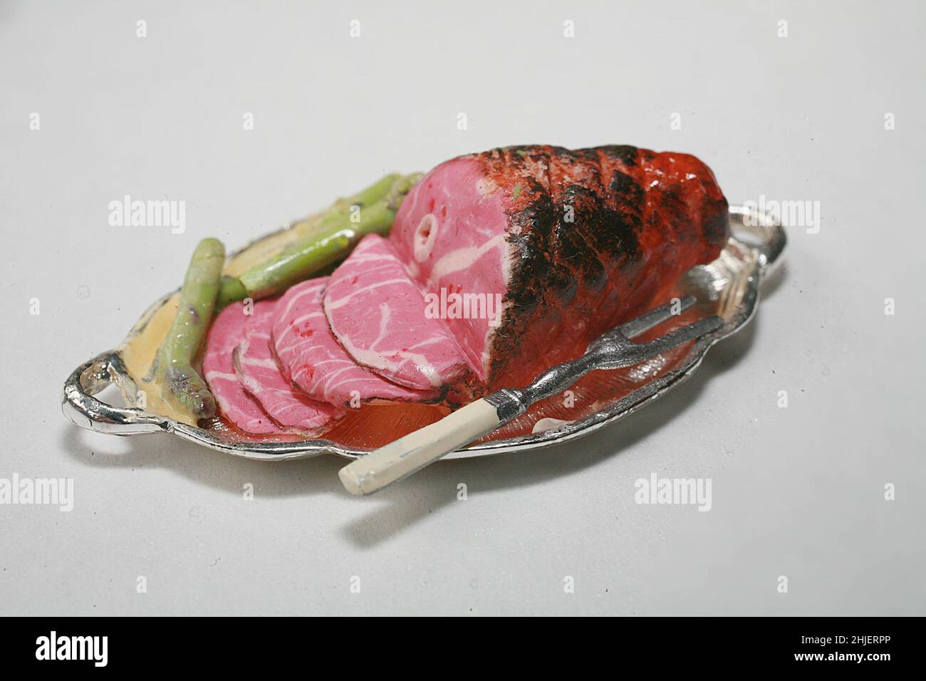 MINI VICTORIAN SIDE OF HAM WITH ASPARAGUS AND CHEESE SAUCE . GAIL ...