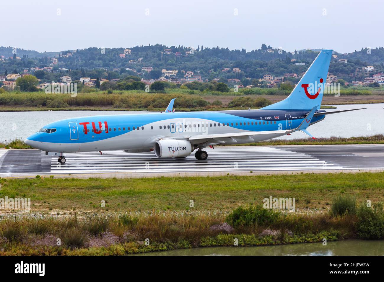 Tui boeing 737 800 hi-res stock photography and images - Alamy