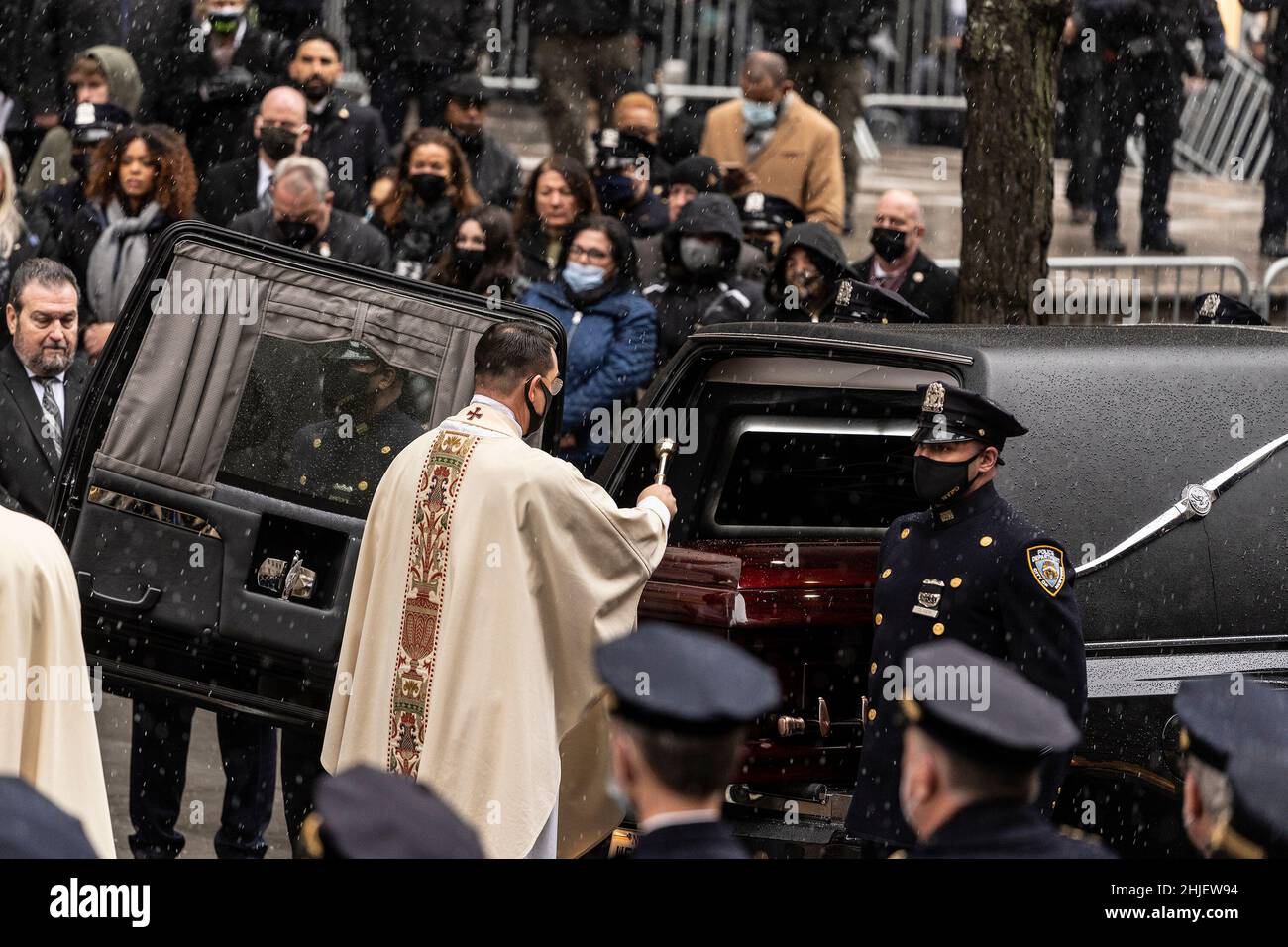 New York, New York, USA. 28th Jan, 2022. Thousands of police officers ...