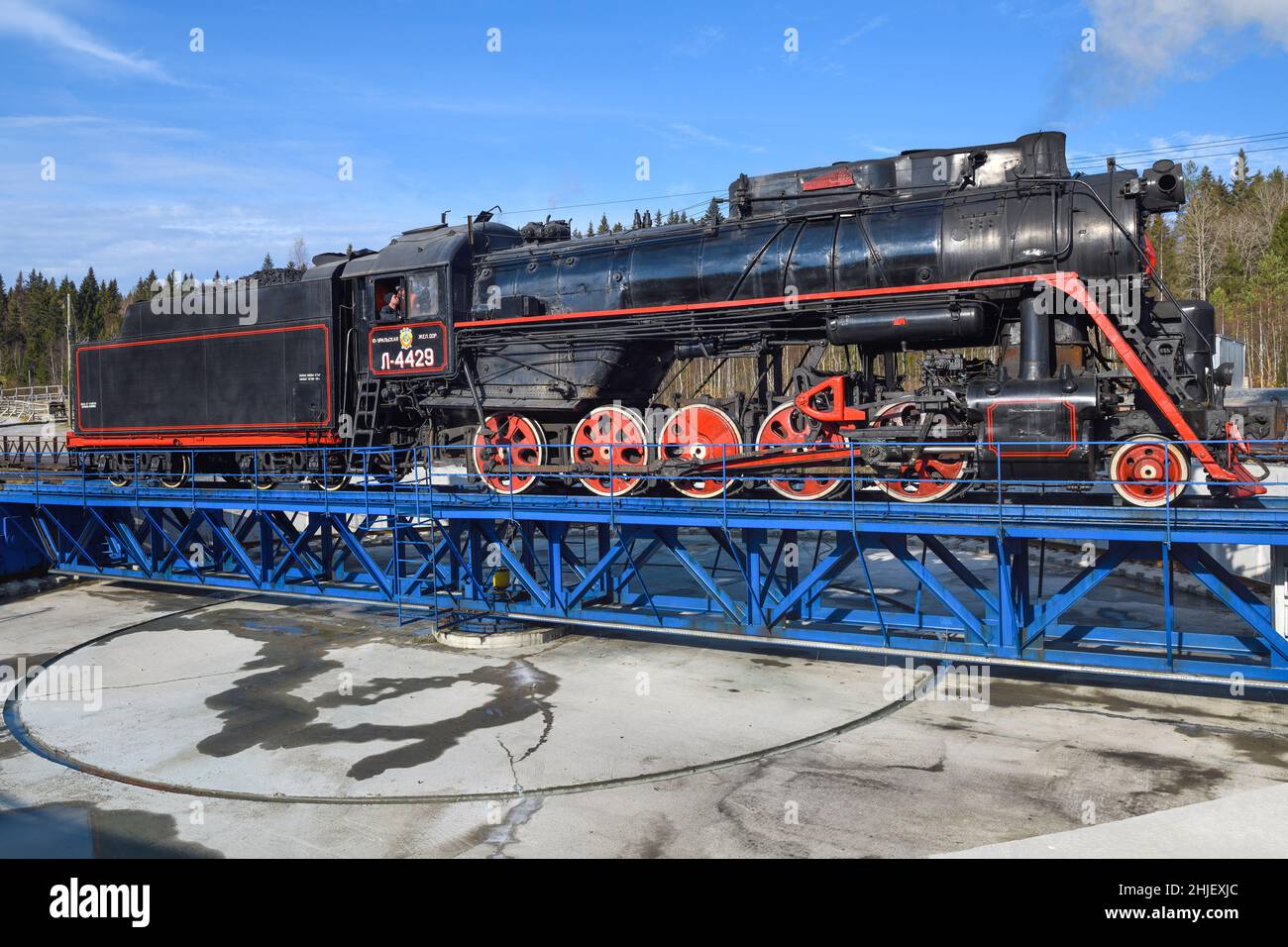 Turnaround table hi-res stock photography and images - Alamy