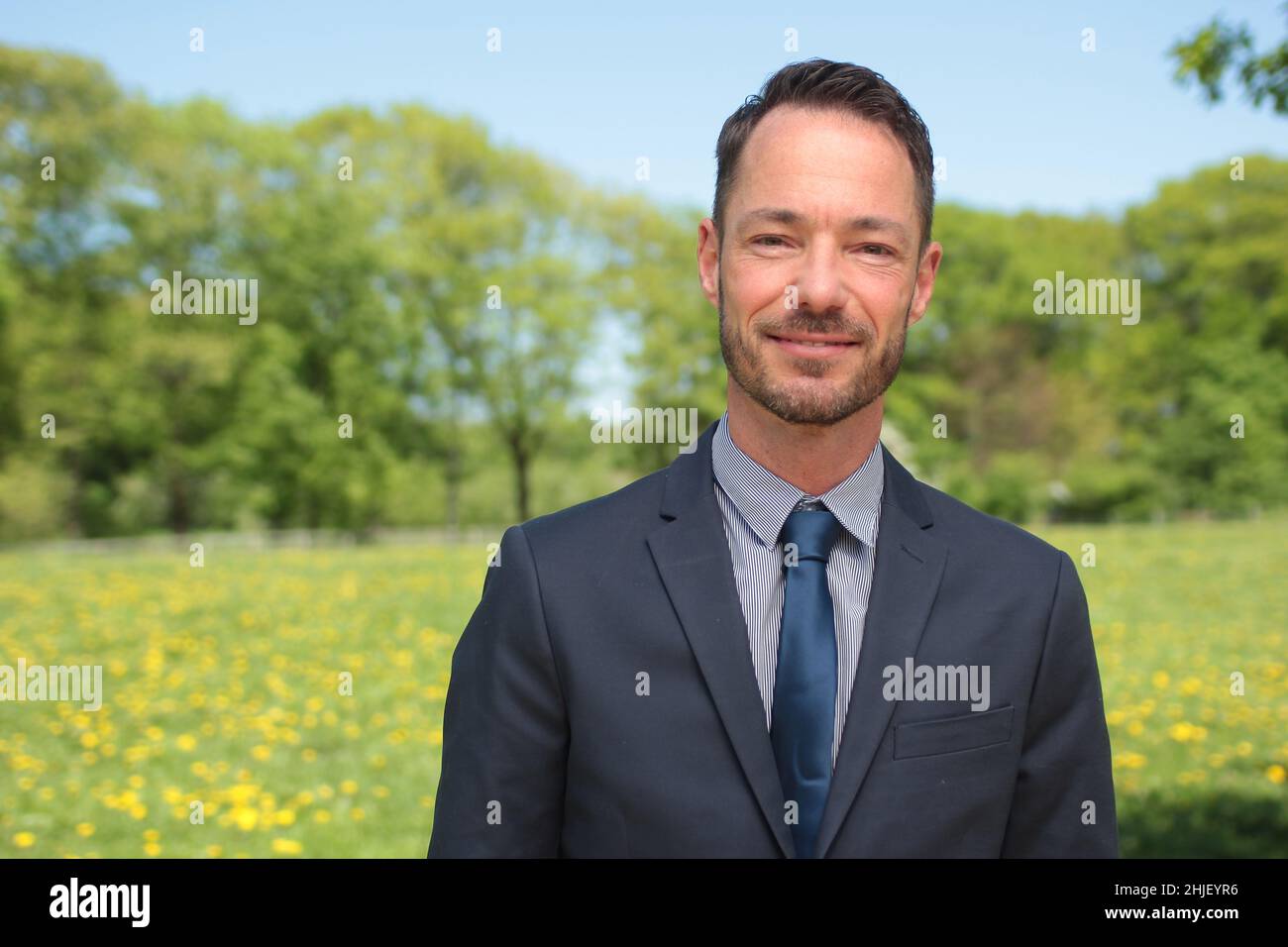 Beautiful commercial man outside Stock Photo - Alamy