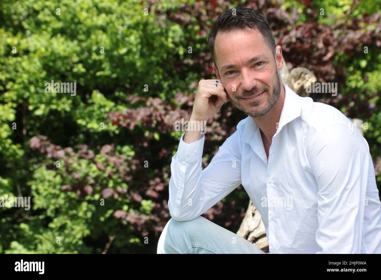 Beautiful commercial man outside Stock Photo - Alamy