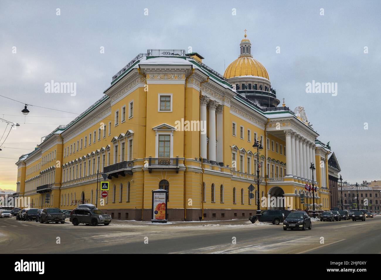 SAINT PETERSBURG, RUSSIA - JANUARY 12, 2022: House with lions ...