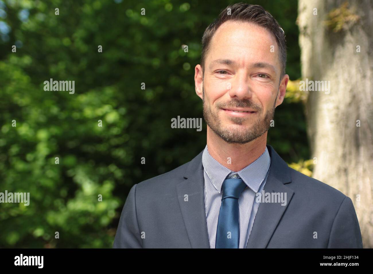 Beautiful commercial man outside Stock Photo - Alamy