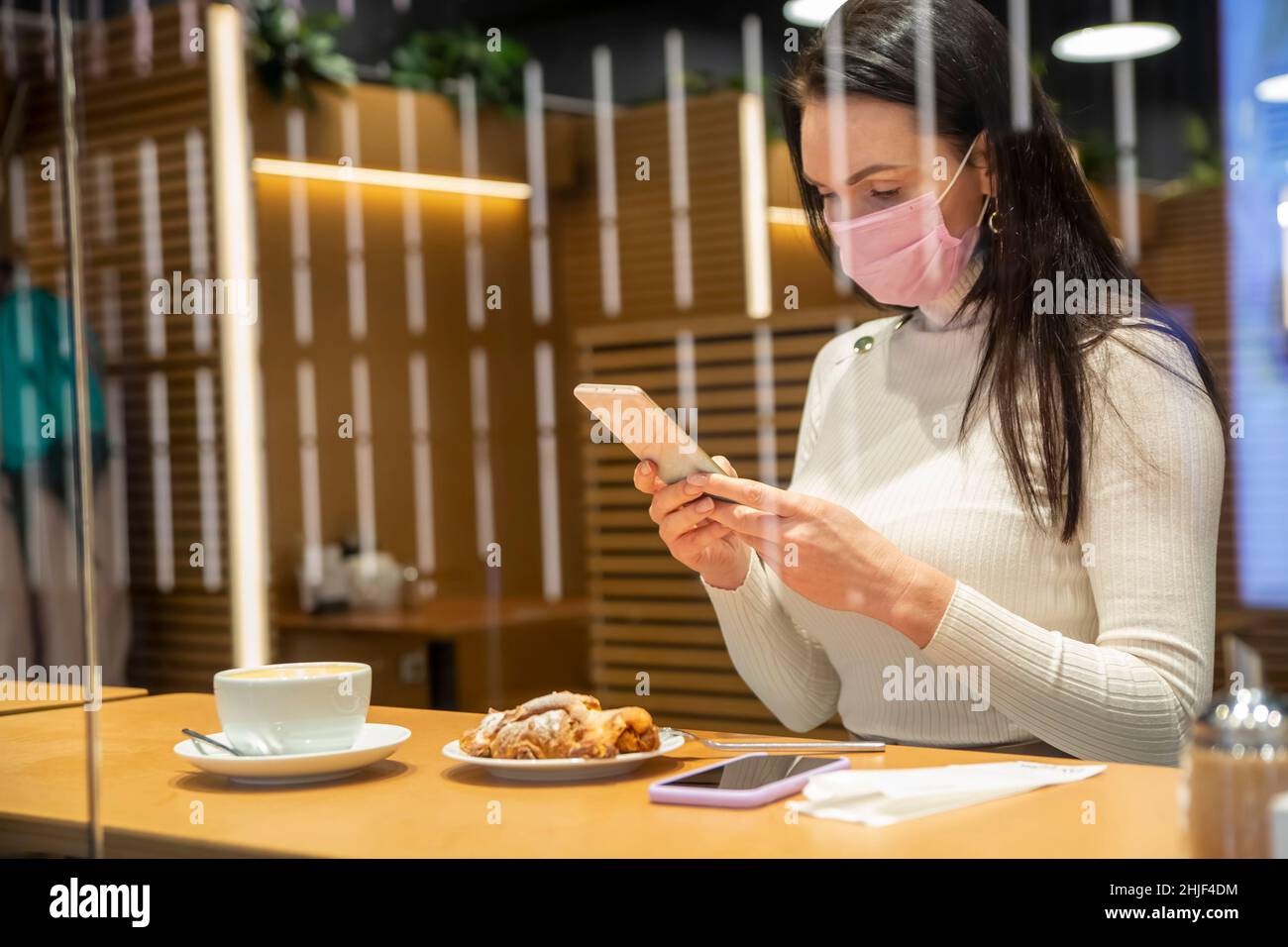 View through shop window hi-res stock photography and images - Alamy