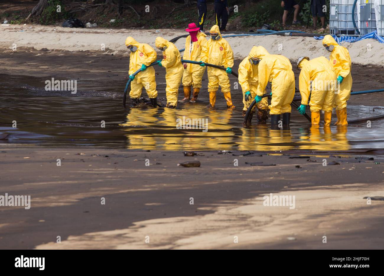Cleaning soldiers equipment hi-res stock photography and images - Alamy