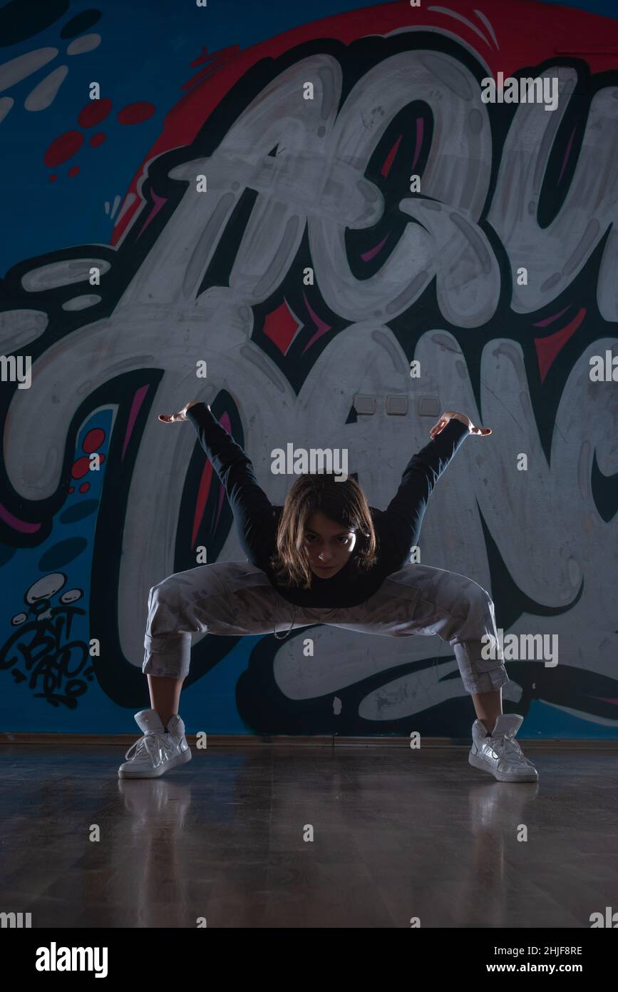 Silhouette of young woman hiphop dancer (breakdancer)dancing on ...