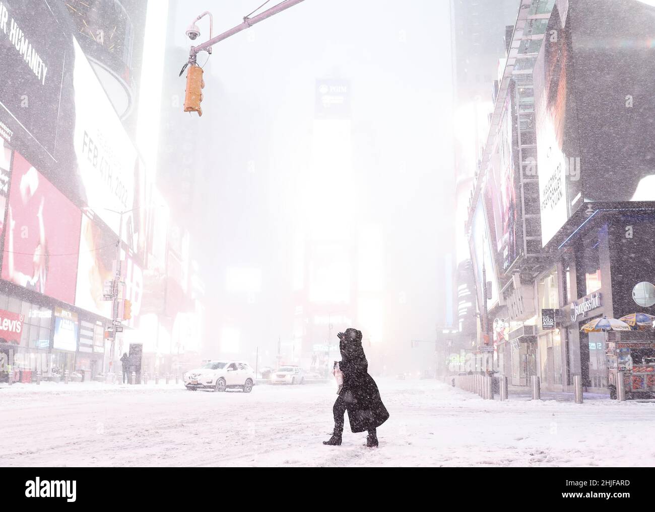 Walk through snow hi-res stock photography and images - Alamy