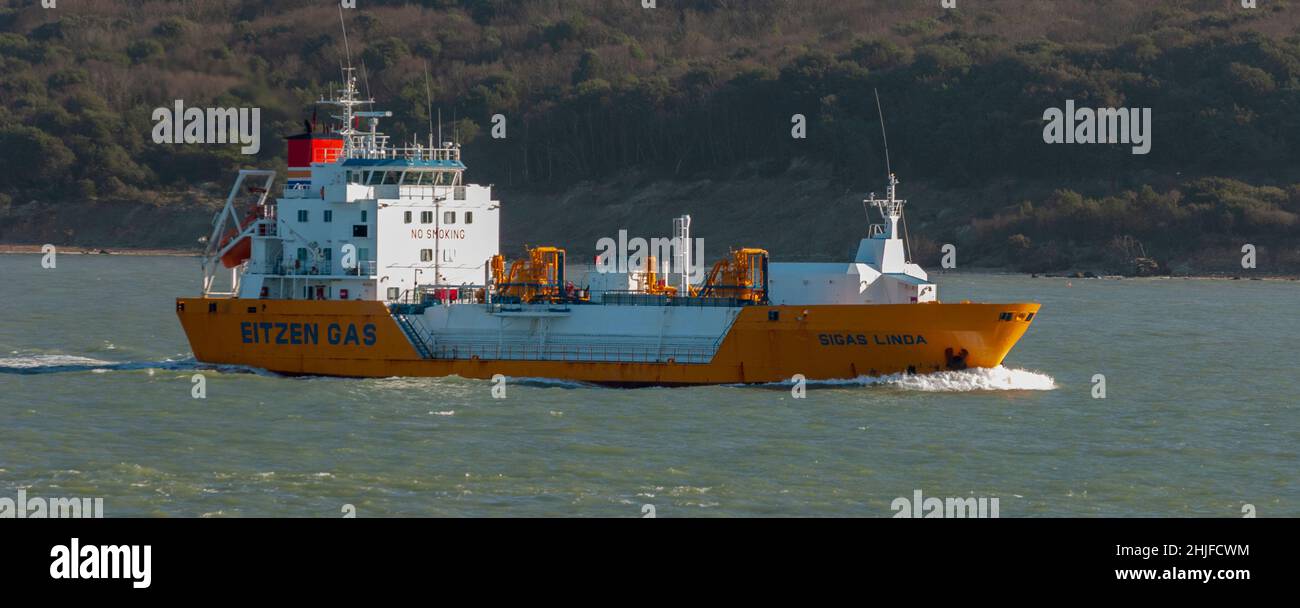 Sigas Linda IMO 9034511 call sign 9VMC4 a LPG Tanker in the Solent ...