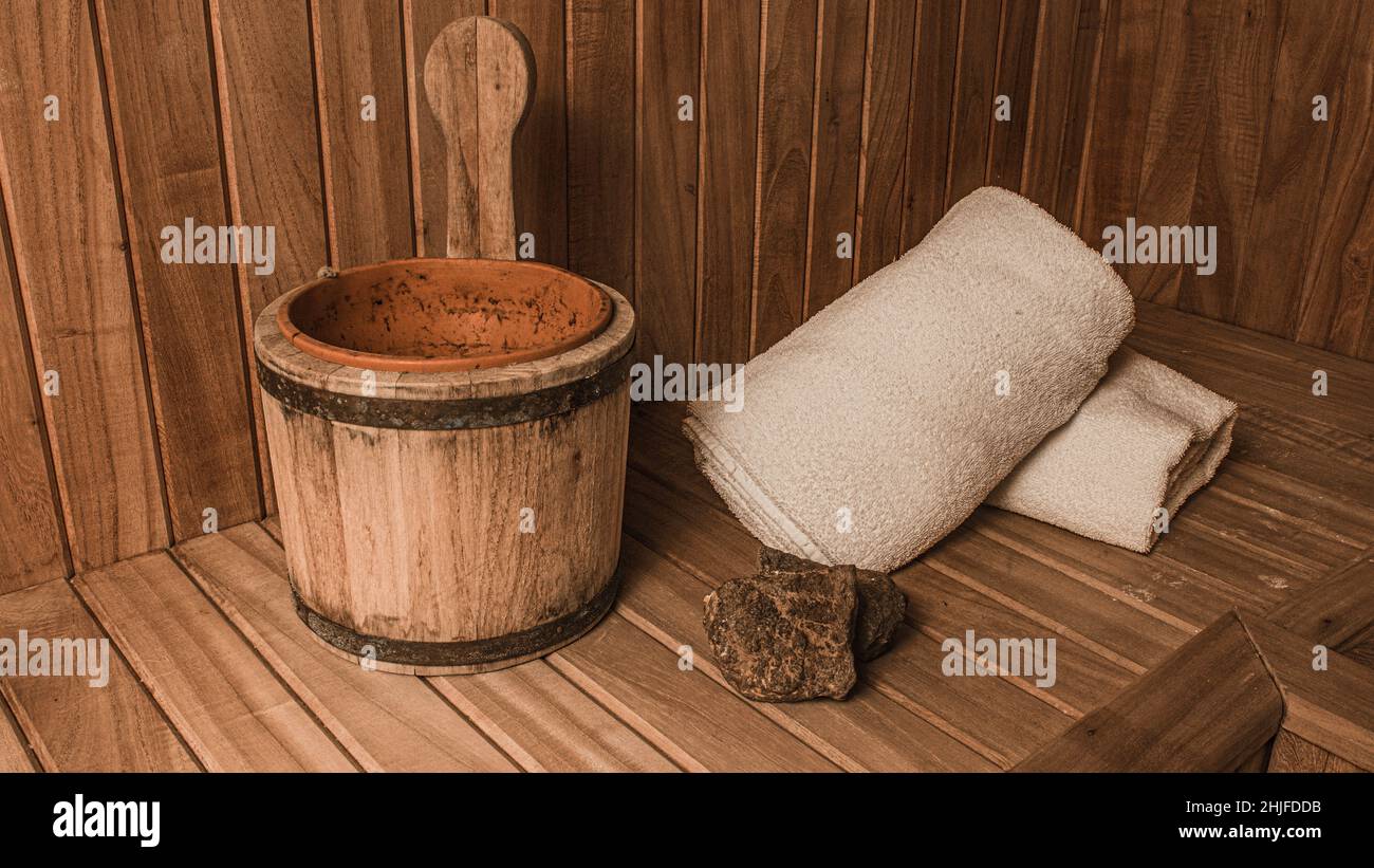 Towel and a mud pot on a wooden surface in spa room Stock Photo - Alamy