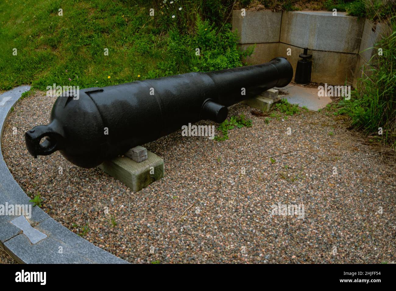 Blomefield Cast Iron 32-pounder 56-cwt Smoothbore Muzzleloading Gun ...