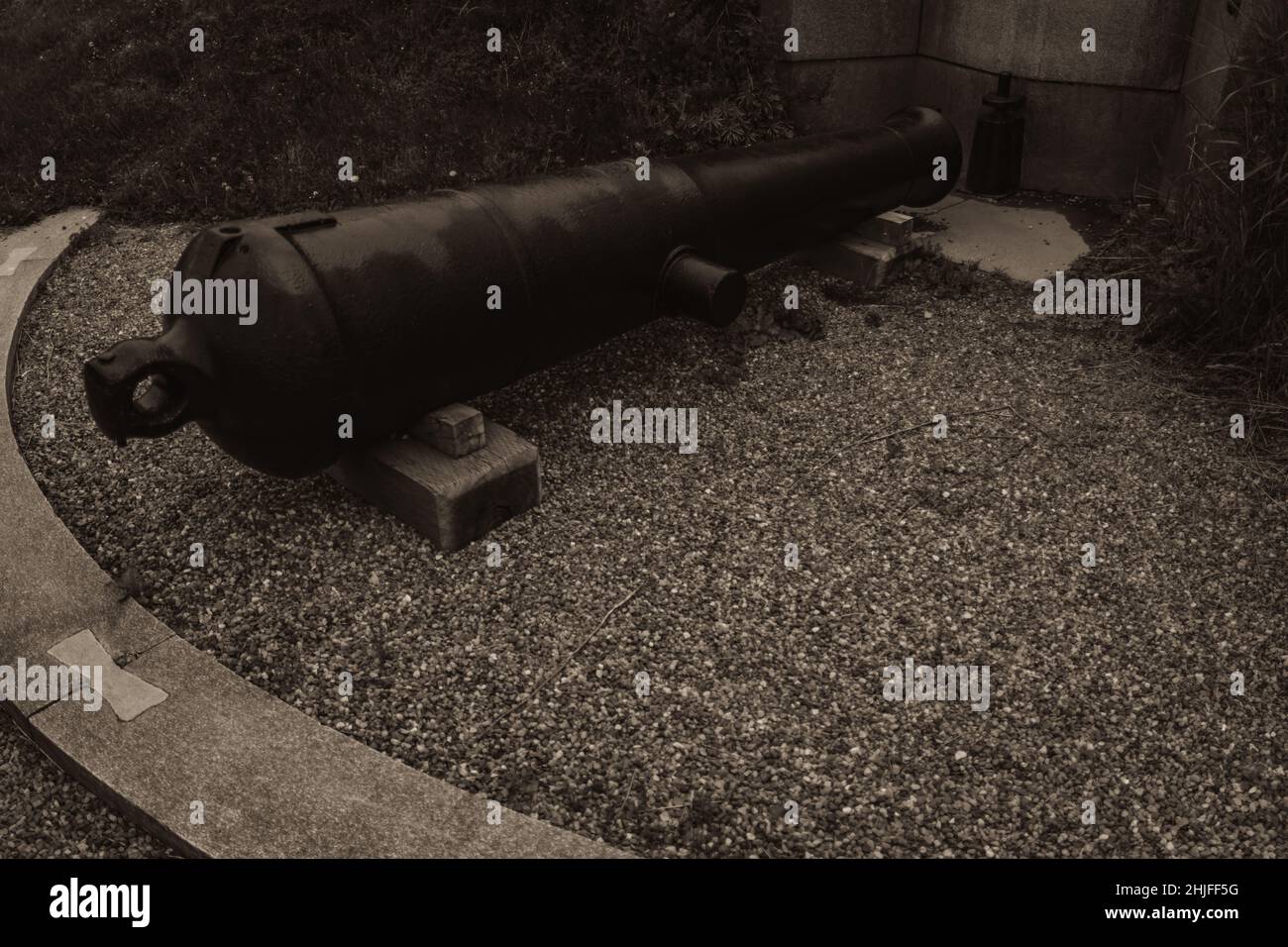 Blomefield Cast Iron 32-pounder 56-cwt Smoothbore Muzzleloading Gun ...