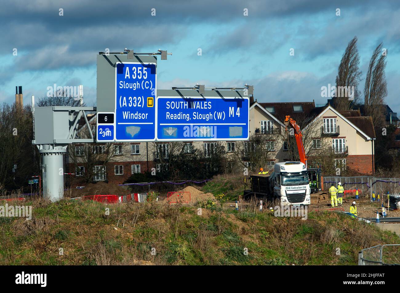 Datchet, Berkshire, UK. 29th January, 2022 The M4 is closed again this ...