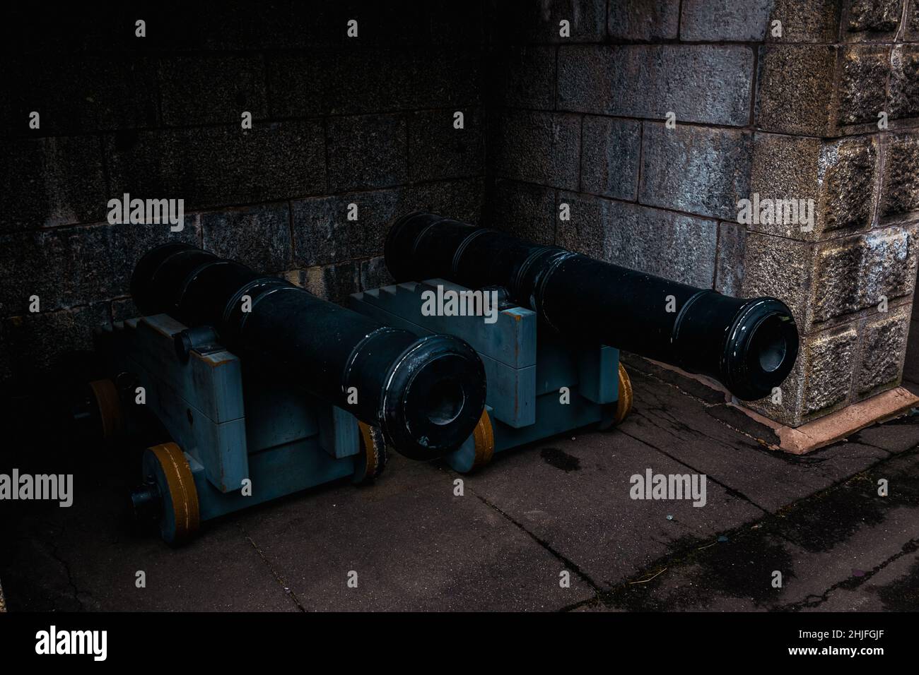 Cast Iron 12-pounder Smoothbore Muzzleloading Gun, replica gun, mounted ...