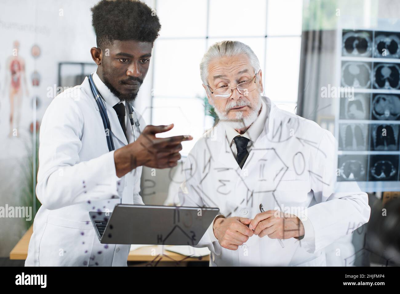 Flip chart clinic hi-res stock photography and images - Alamy