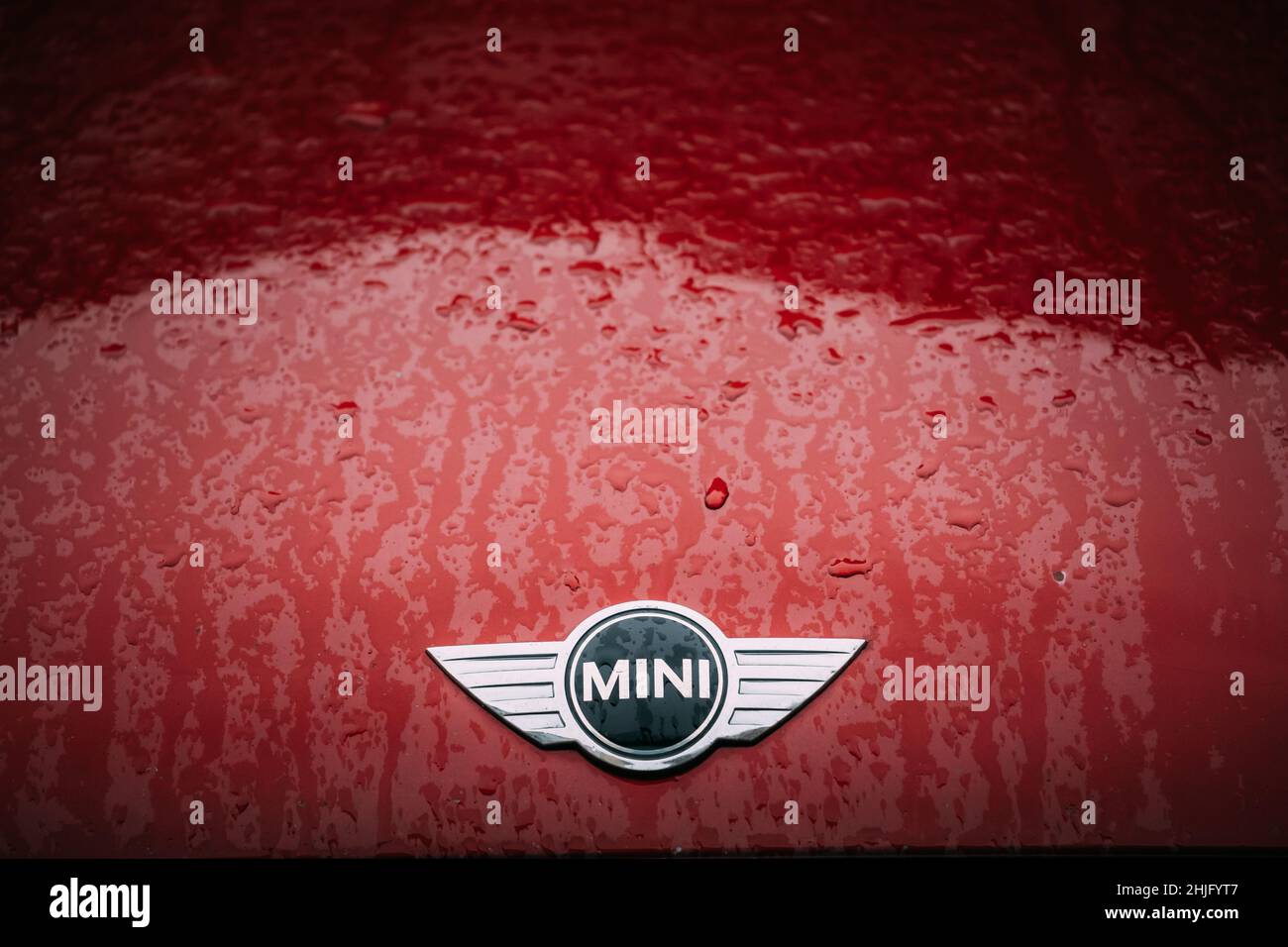 Mini cooper emblem hi-res stock photography and images - Alamy