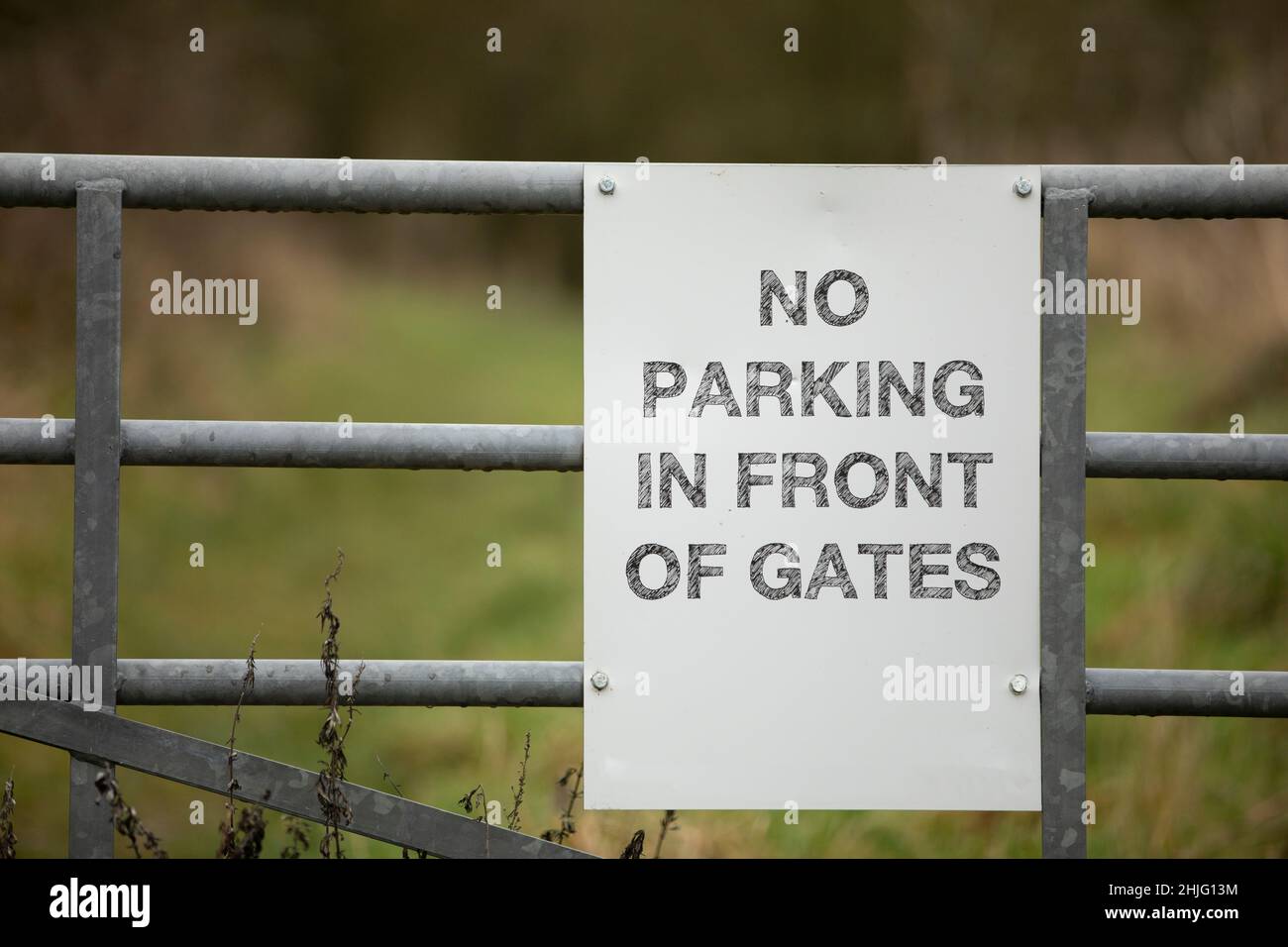 No parking in front of gates hi-res stock photography and images - Alamy