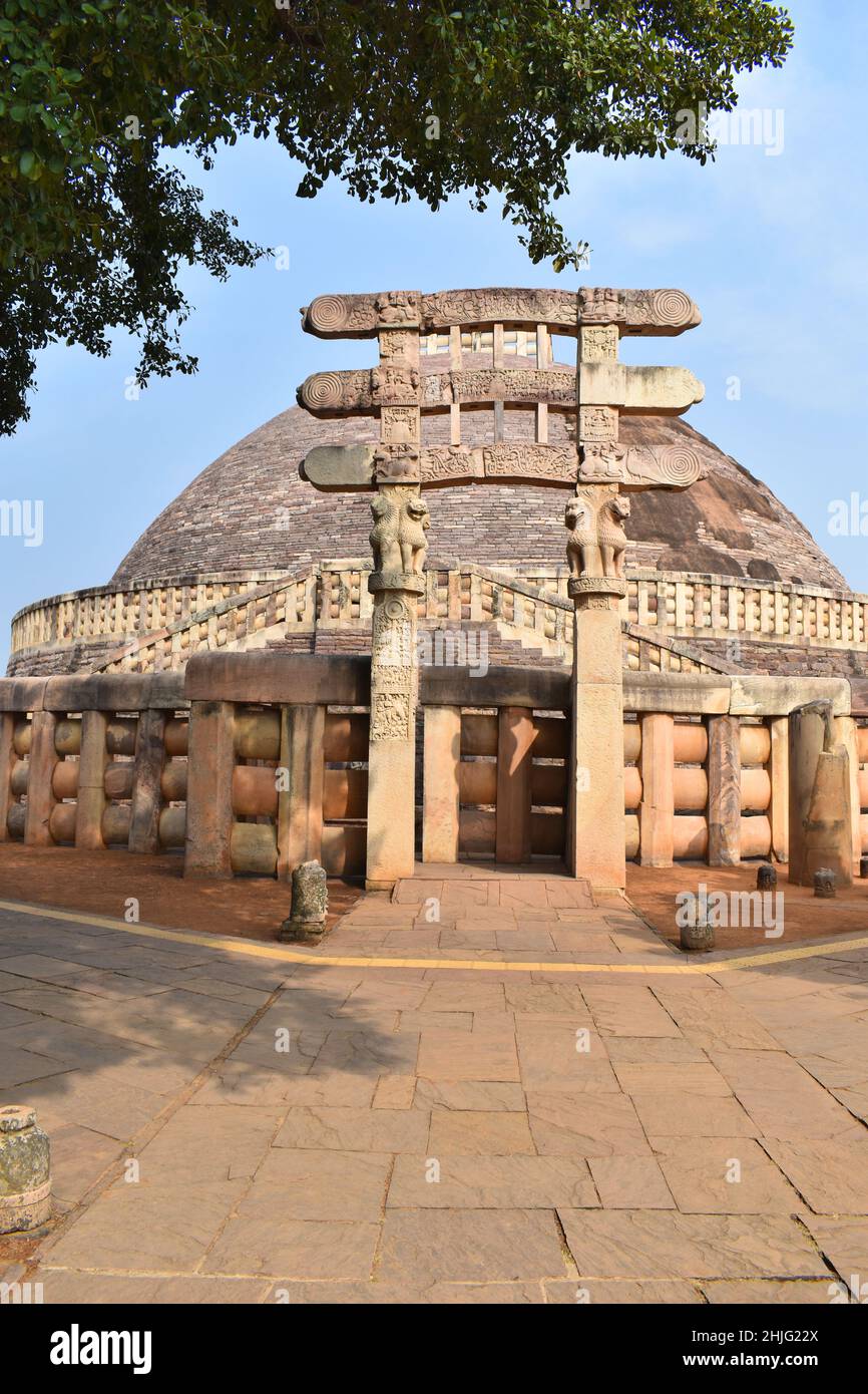 Buddhist stupa torana gateway stupa hi-res stock photography and images ...