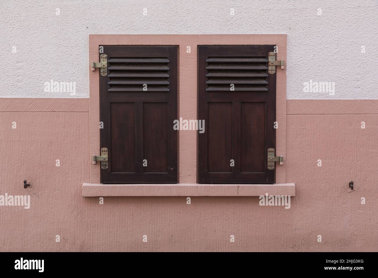 Closeup of a window of a house from outside Stock Photo - Alamy