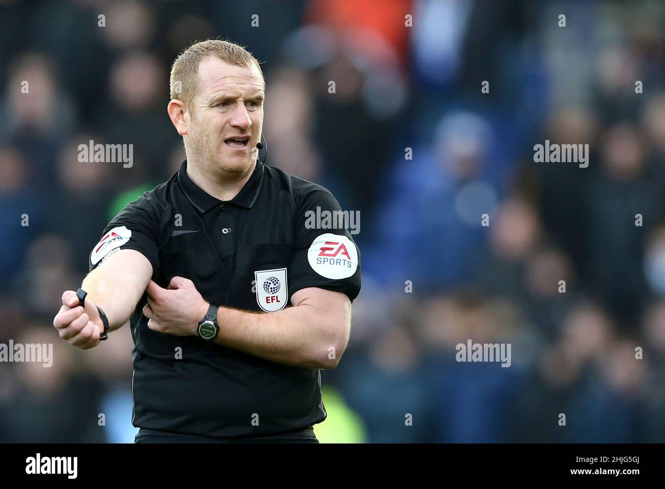 Lee swabey football referee hi-res stock photography and images - Alamy