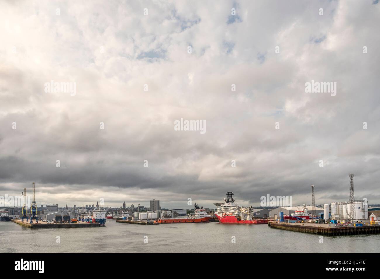 Boats moored at quays in Aberdeen harbour Stock Photo - Alamy