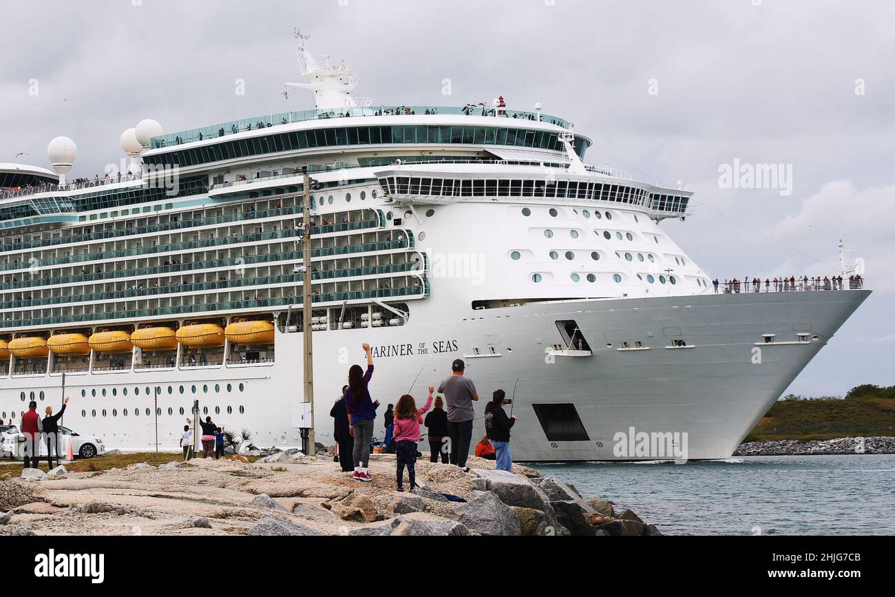 Royal caribbeans mariner hi-res stock photography and images - Alamy
