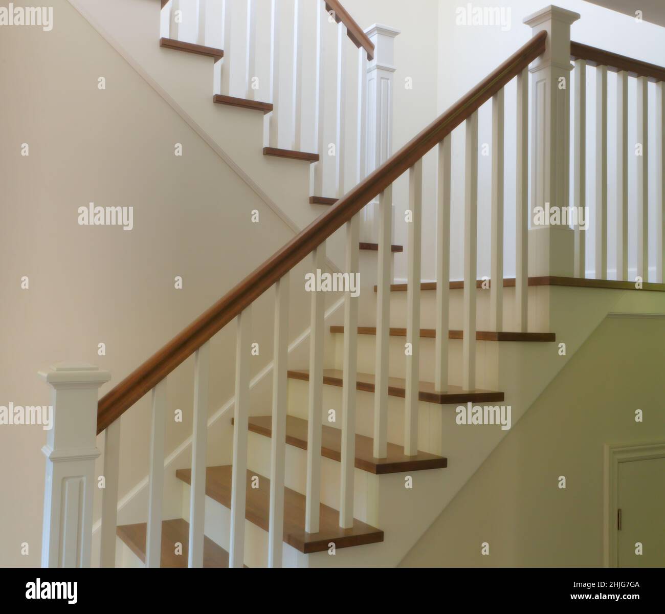 Hardwood staircase hi-res stock photography and images - Alamy