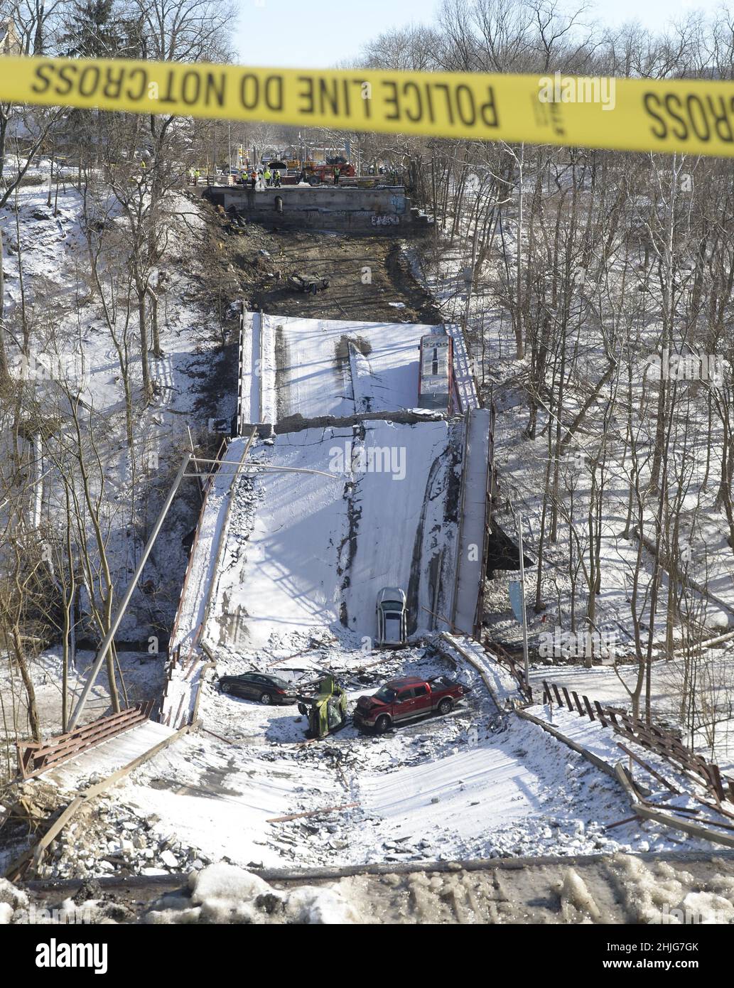 Pittsburgh bridge collapse 2022 hi-res stock photography and images - Alamy