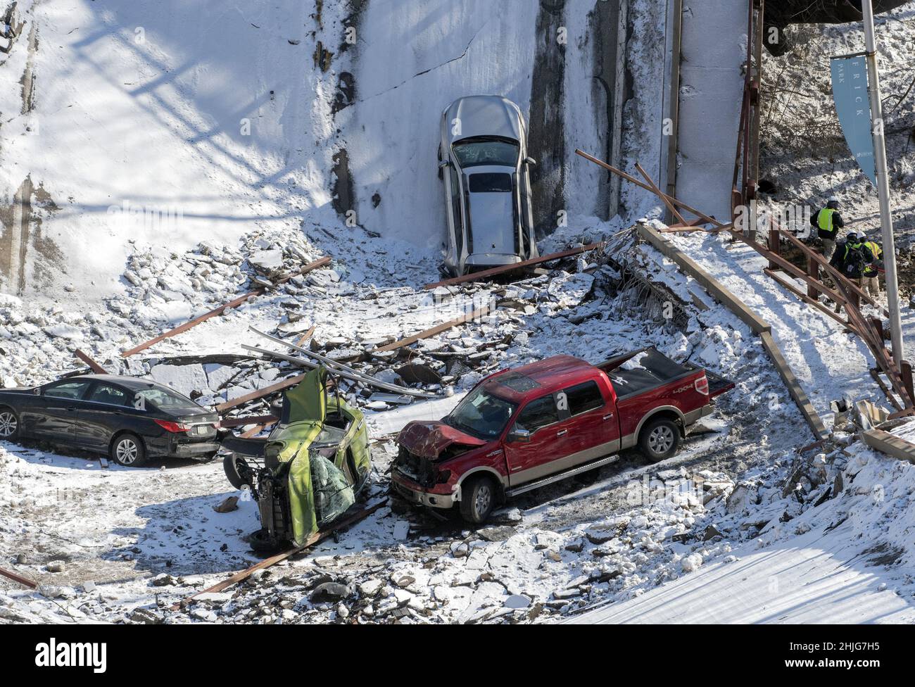 Pittsburgh, United States. 29th Jan, 2022. Investigators can be seen ...