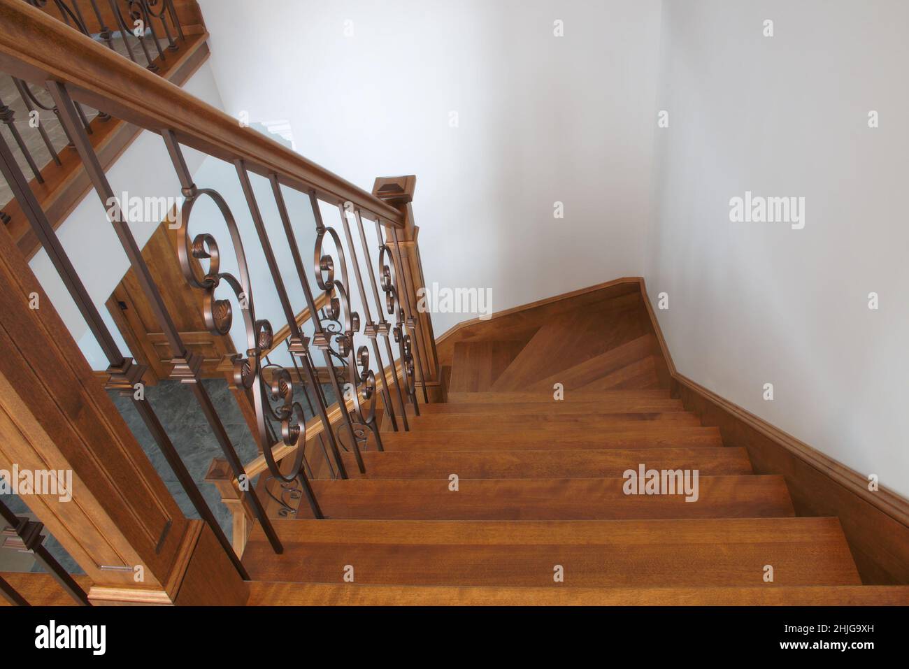 Hardwood staircase hi-res stock photography and images - Alamy