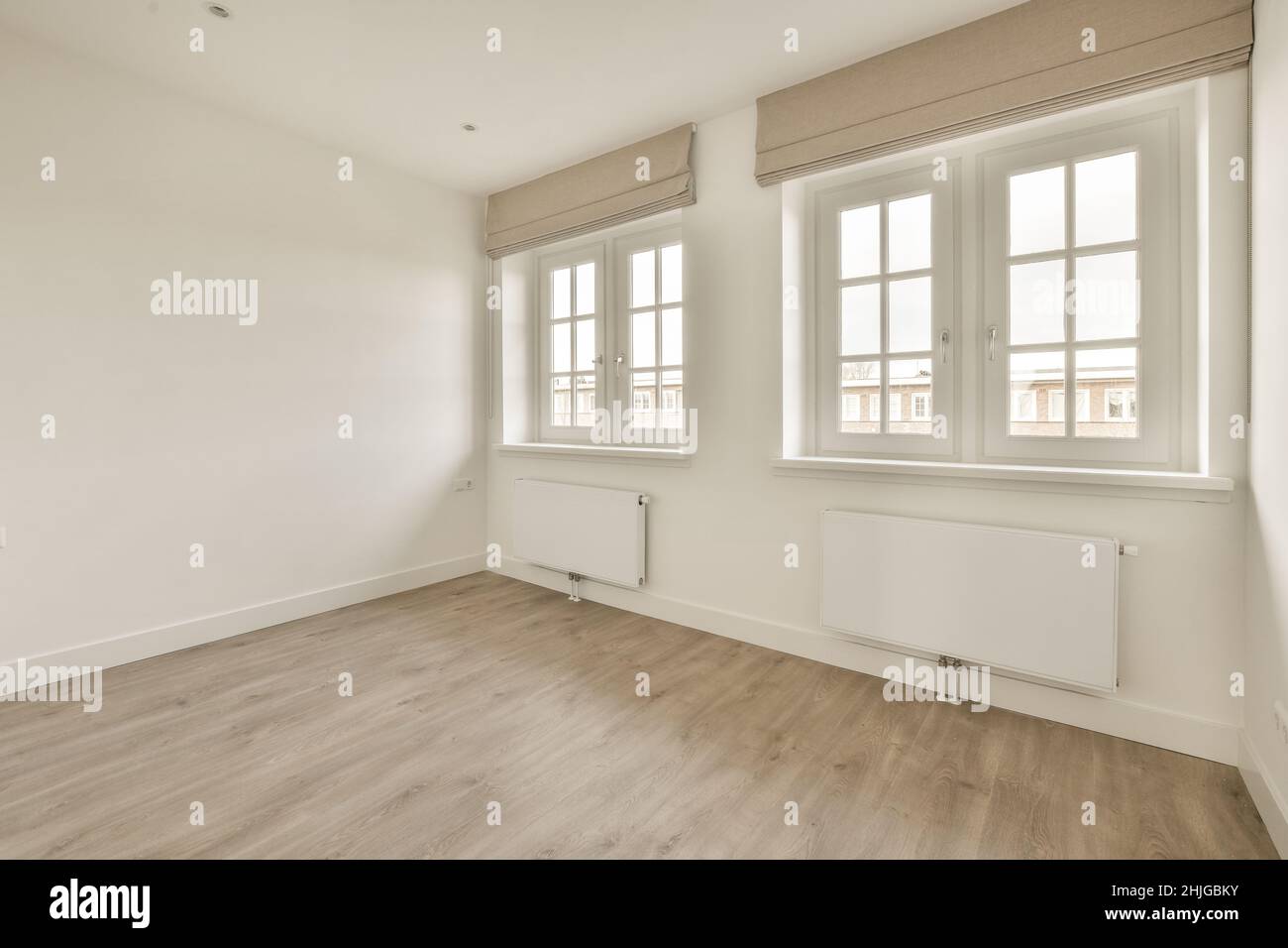 Empty room, flat with a ceiling, parquet floor, and white walls Stock ...
