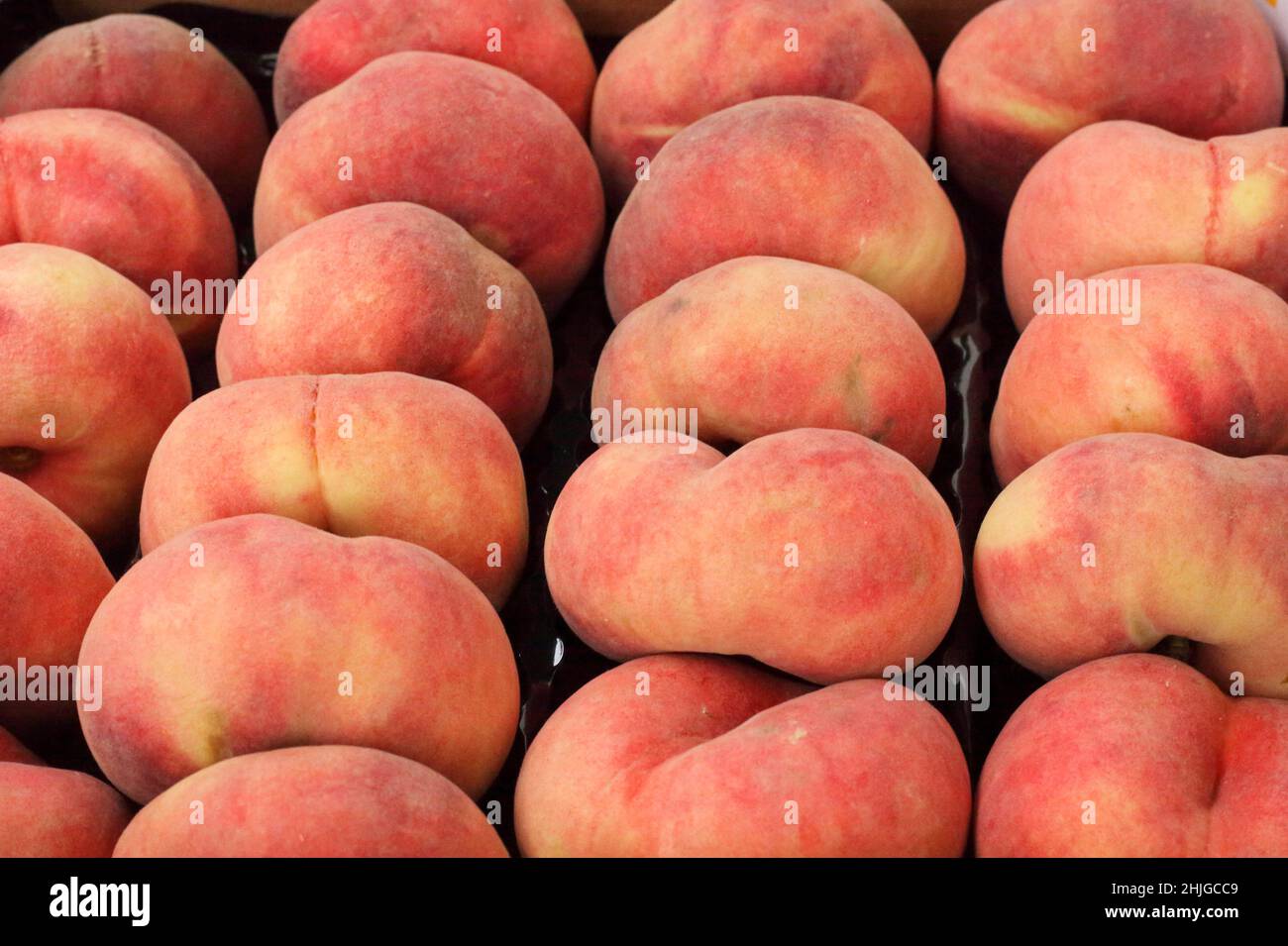 Flat peaches hi-res stock photography and images - Alamy