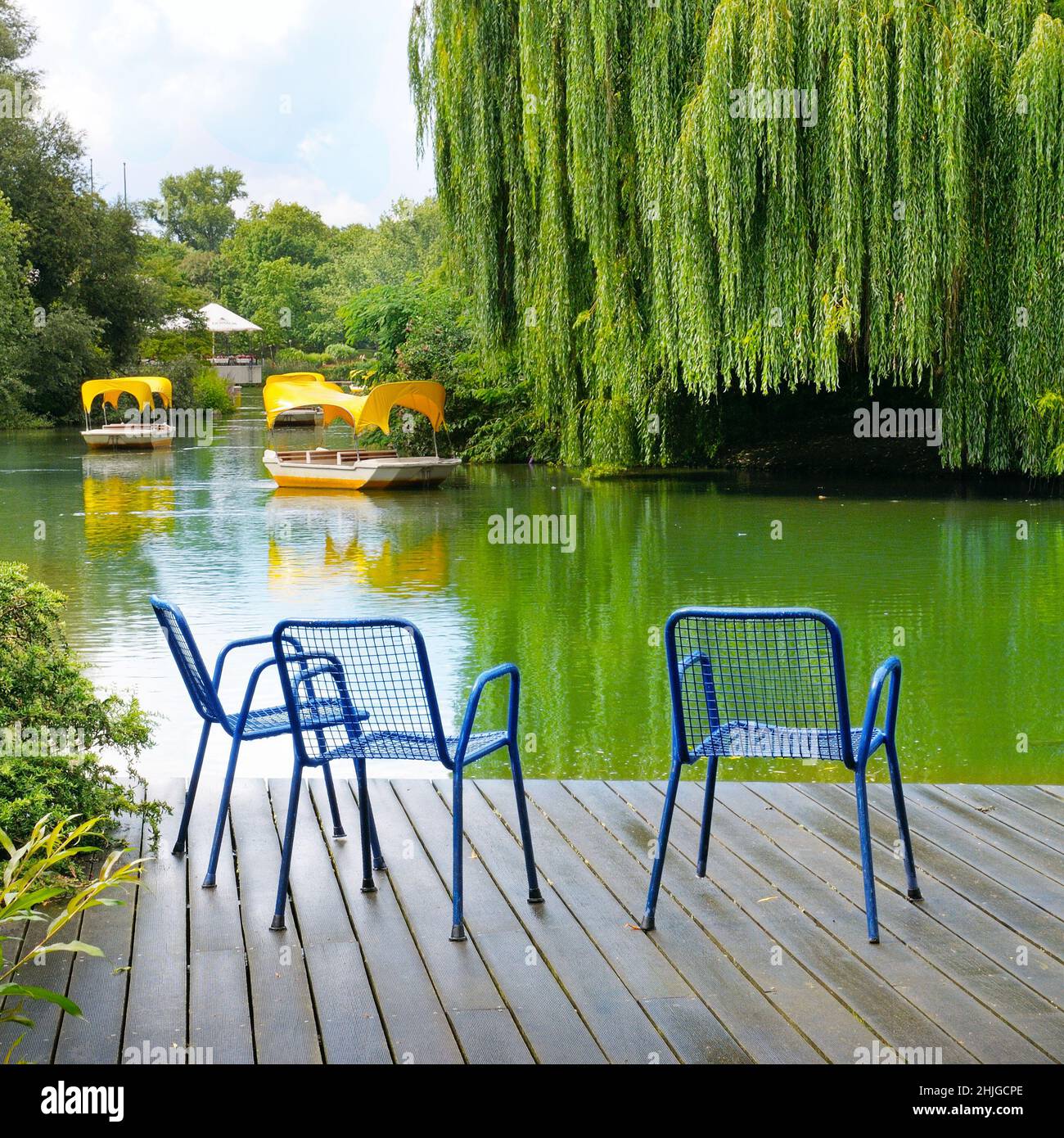 Wooden platform beside lake hi-res stock photography and images - Alamy