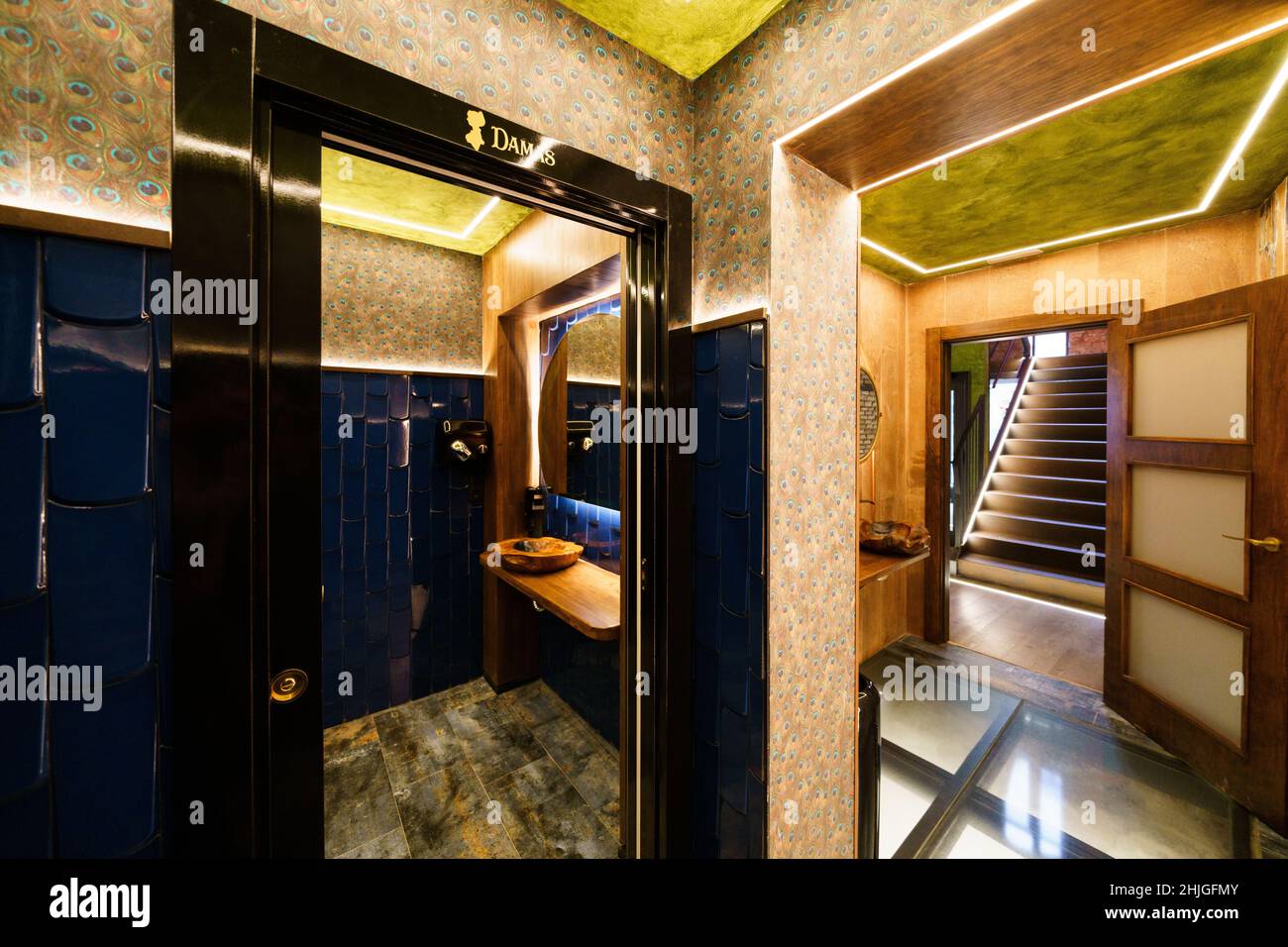 Restroom cafe hi-res stock photography and images - Alamy