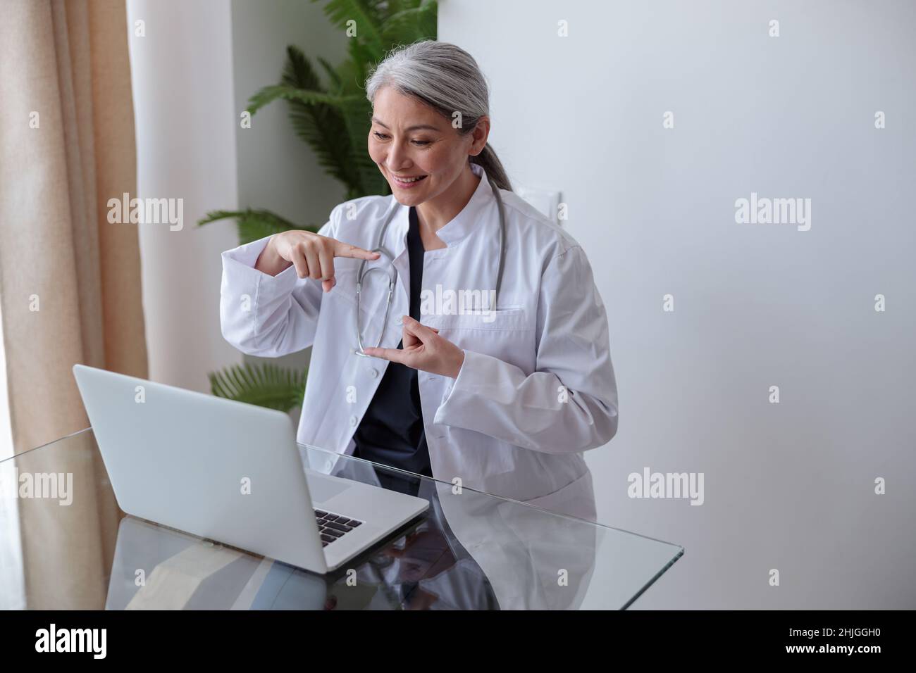 Woman doctor communicating with patient using sign language Stock Photo ...