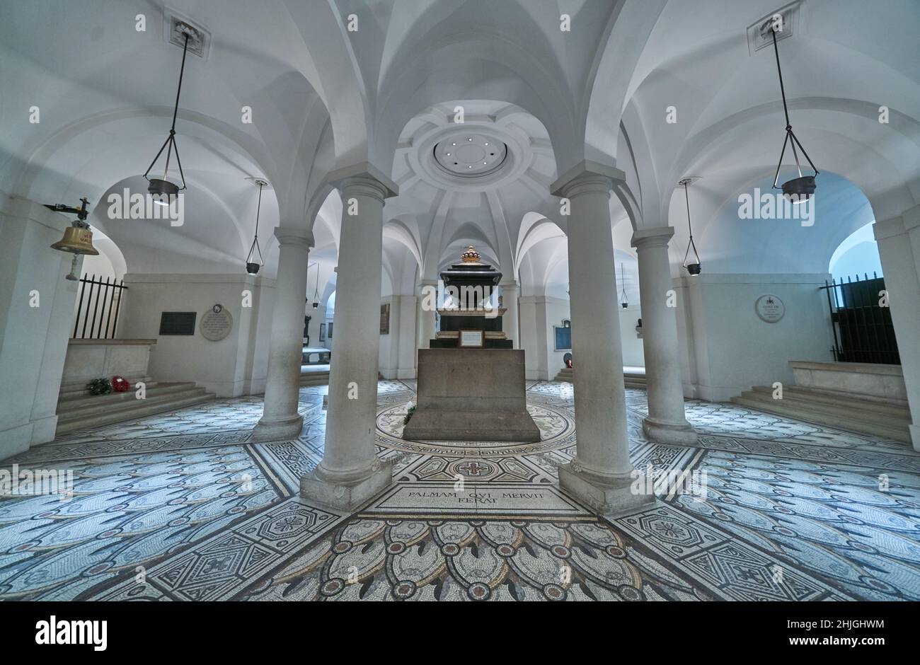 tomb of admiral lord nelson st pauls cathedral Stock Photo - Alamy