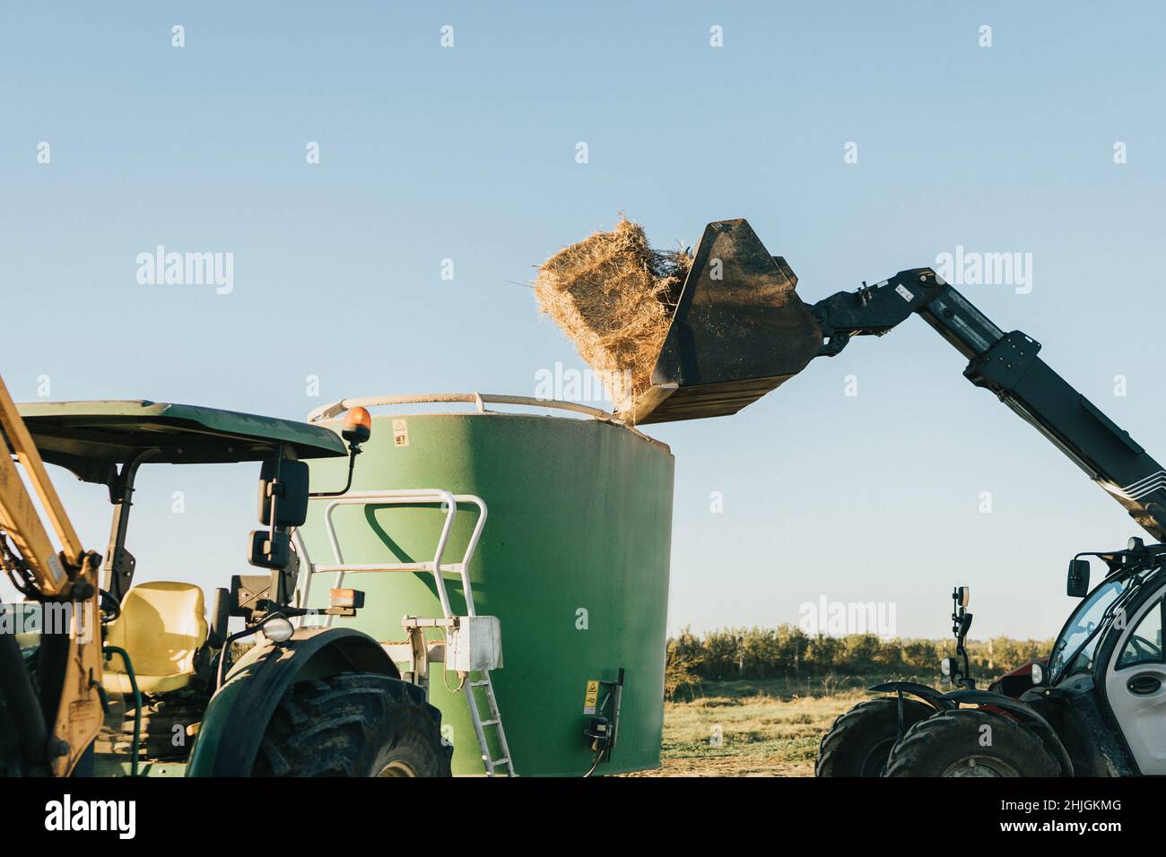 Shovel loader tractor hi-res stock photography and images - Alamy