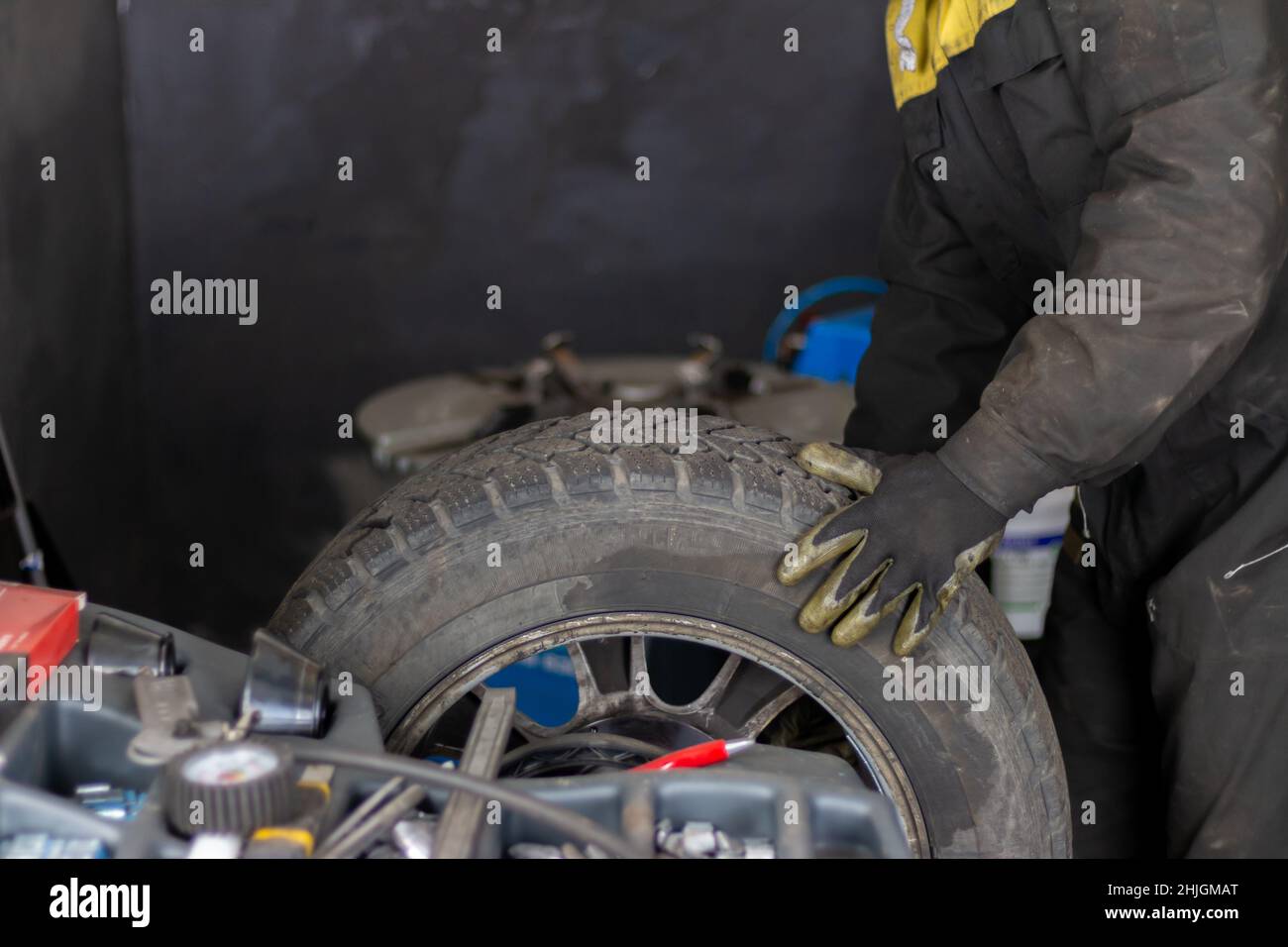 Using tool repair mechanician hi-res stock photography and images - Alamy