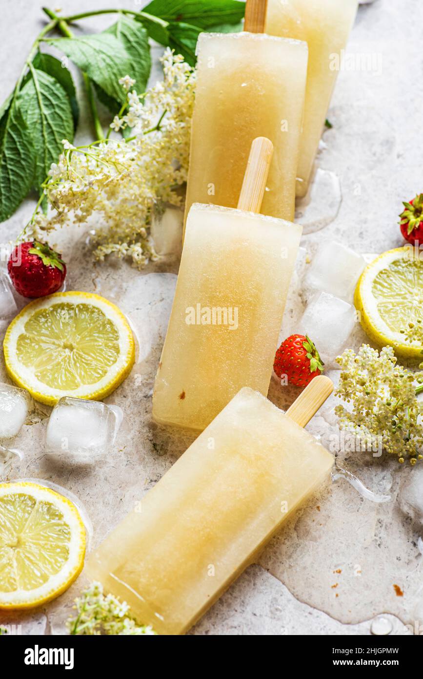 Homemade Lemon Elderflower Icicle Pops Stock Photo - Alamy