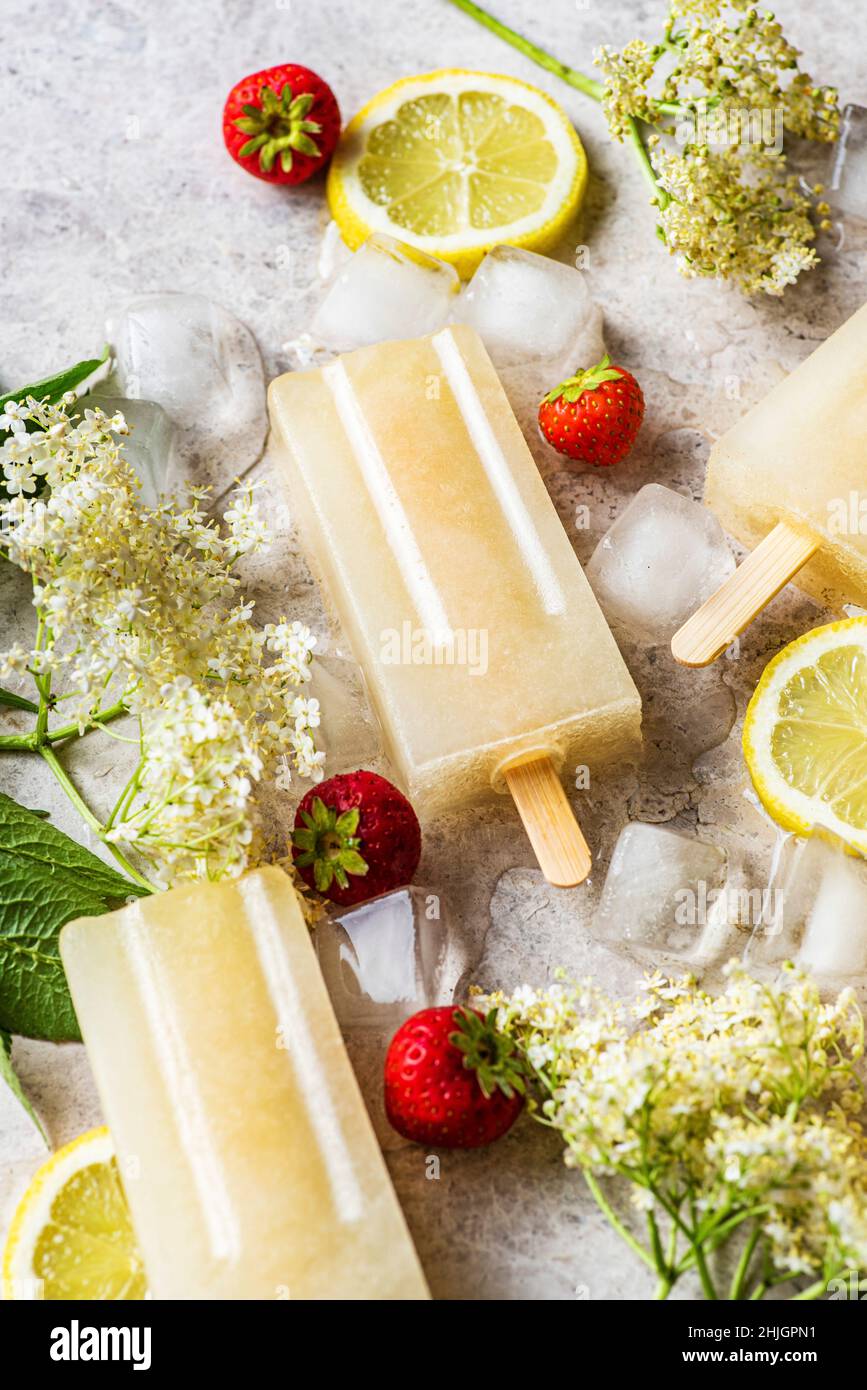 Homemade Lemon Elderflower Icicle Pops Stock Photo - Alamy