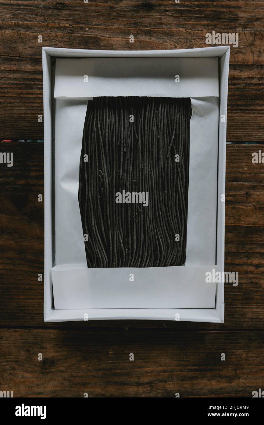 Box of cuttlefish hi-res stock photography and images - Alamy